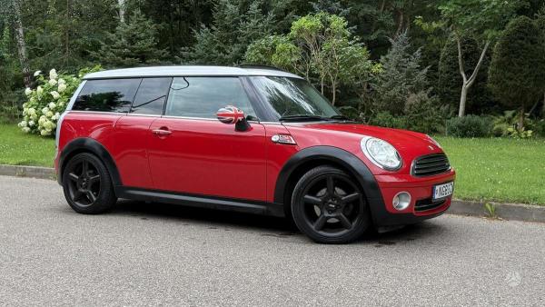 Red MINI Cooper 2010 in Vilnius, with an engine capacity of 1.60 L and mileage of 200 thousand km for 3950 €, photo 3 on AUTOMOTO.COM.LV