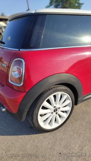 Red MINI Cooper 2011 in Tallinn, with an engine capacity of 1.60 L and mileage of 268 thousand km for 4600 €, photo 8 on AUTOMOTO.COM.LV