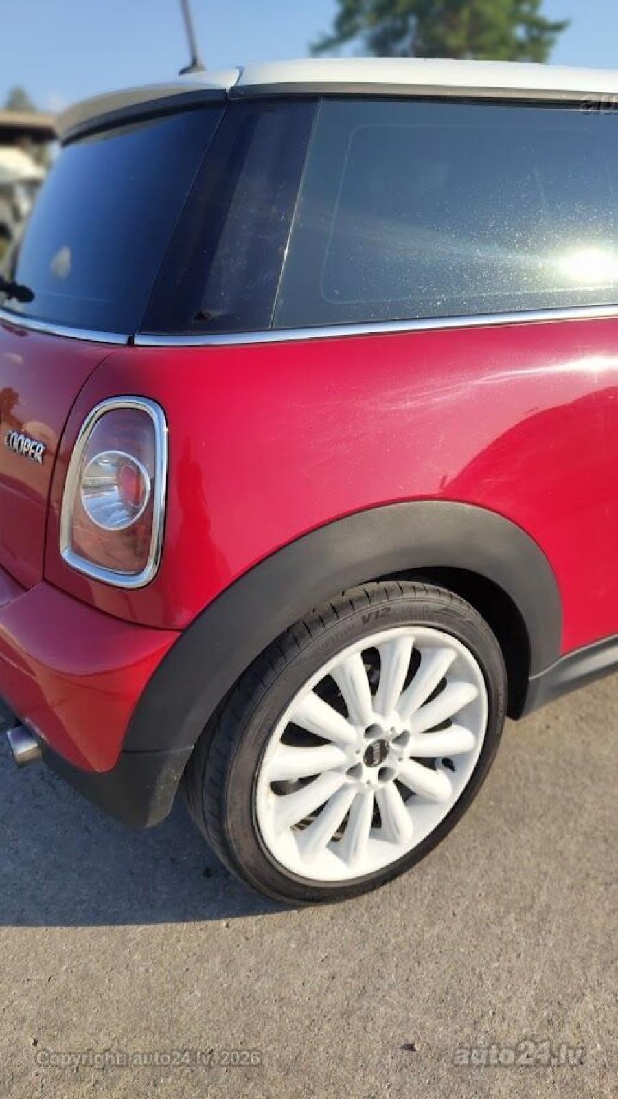 Red MINI Cooper 2011 in Tallinn, with an engine capacity of 1.60 L and mileage of 268 thousand km for 4600 €, photo 8 on AUTOMOTO.COM.LV