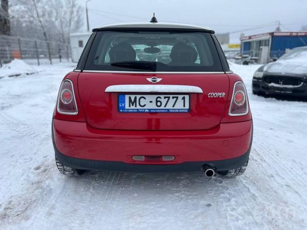 Red MINI Cooper 2013 in Riga, with an engine capacity of 1.60 L and mileage of 108 thousand km for 5600 €, photo 5 on AUTOMOTO.COM.LV