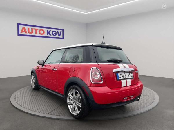 Red MINI Cooper 2013 in Vilnius, with an engine capacity of 1.60 L and mileage of 100 thousand km for 5999 €, photo 3 on AUTOMOTO.COM.LV