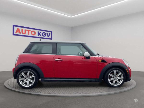 Red MINI Cooper 2013 in Vilnius, with an engine capacity of 1.60 L and mileage of 100 thousand km for 5999 €, photo 5 on AUTOMOTO.COM.LV