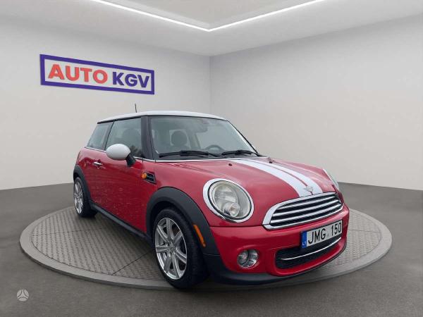 Red MINI Cooper 2013 in Vilnius, with an engine capacity of 1.60 L and mileage of 100 thousand km for 5999 €, photo 6 on AUTOMOTO.COM.LV