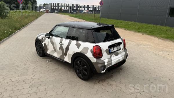Red MINI Cooper 2014 in Riga, with an engine capacity of 1.50 L and mileage of 110 thousand km for 8350 €, photo 3 on AUTOMOTO.COM.LV