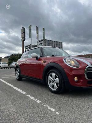Sarkans MINI Cooper 2015 Viļņa, ar dzinēja tilpumu 1.50 L un nobraukumu 118 tūkst. km par 8300 €, foto  vietnē AUTOMOTO.COM.LV