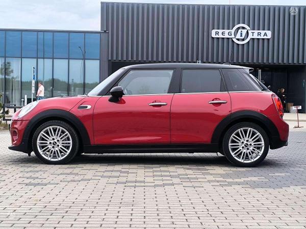 Red MINI Cooper 2016 in Siauliai, with an engine capacity of 1.50 L and mileage of 154 thousand km for 11150 €, photo 10 on AUTOMOTO.COM.LV