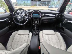 Red MINI Cooper 2016 in Siauliai, with an engine capacity of 1.50 L and mileage of 154 thousand km for 11150 €, photo 14 on AUTOMOTO.COM.LV