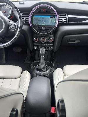 Red MINI Cooper 2016 in Siauliai, with an engine capacity of 1.50 L and mileage of 154 thousand km for 11150 €, photo 19 on AUTOMOTO.COM.LV