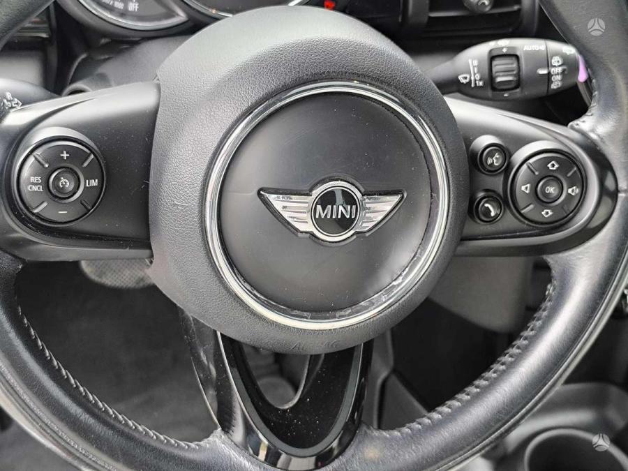 Red MINI Cooper 2016 in Siauliai, with an engine capacity of 1.50 L and mileage of 154 thousand km for 11150 €, photo 21 on AUTOMOTO.COM.LV
