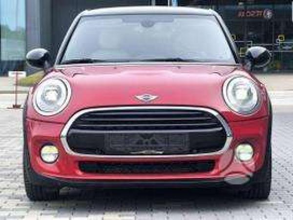 Red MINI Cooper 2016 in Siauliai, with an engine capacity of 1.50 L and mileage of 154 thousand km for 9950 €, photo 8 on AUTOMOTO.COM.LV