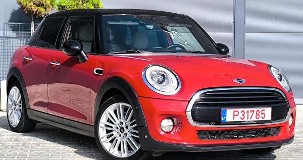 Red MINI Cooper 2016 in Siauliai, with an engine capacity of 1.50 L and mileage of 154 thousand km for 9950 €, photo 4 on AUTOMOTO.COM.LV
