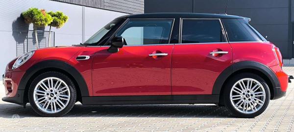 Red MINI Cooper 2016 in Siauliai, with an engine capacity of 1.50 L and mileage of 154 thousand km for 9950 €, photo 8 on AUTOMOTO.COM.LV