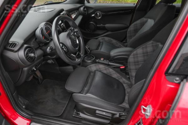 Red MINI Cooper 2019 in Riga, with an engine capacity of 1.50 L and mileage of 0 thousand km for 13990 €, photo 7 on AUTOMOTO.COM.LV