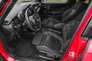 Red MINI Cooper 2019 in Riga, with an engine capacity of 1.50 L and mileage of 0 thousand km for 13990 €, photo 8 on AUTOMOTO.COM.LV