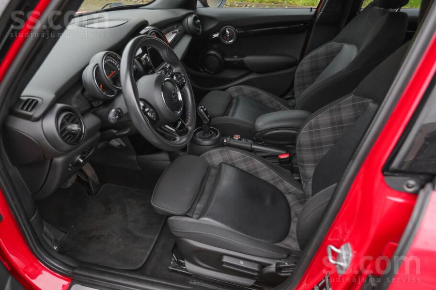 Red MINI Cooper 2019 in Riga, with an engine capacity of 1.50 L and mileage of 0 thousand km for 13990 €, photo 8 on AUTOMOTO.COM.LV
