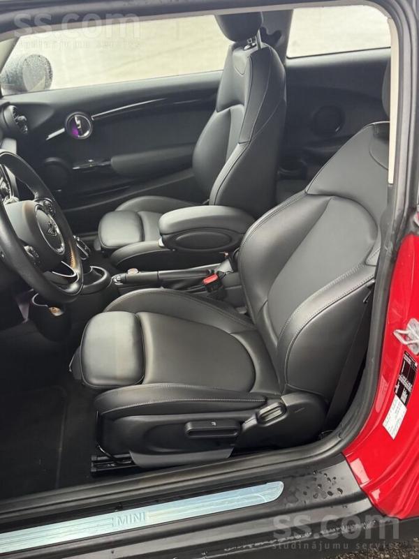 Red MINI Cooper 2021 in Riga, with an engine capacity of 1.50 L and mileage of 39 thousand km for 18500 €, photo 6 on AUTOMOTO.COM.LV