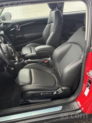Red MINI Cooper 2021 in Riga, with an engine capacity of 1.50 L and mileage of 39 thousand km for 18500 €, photo 7 on AUTOMOTO.COM.LV