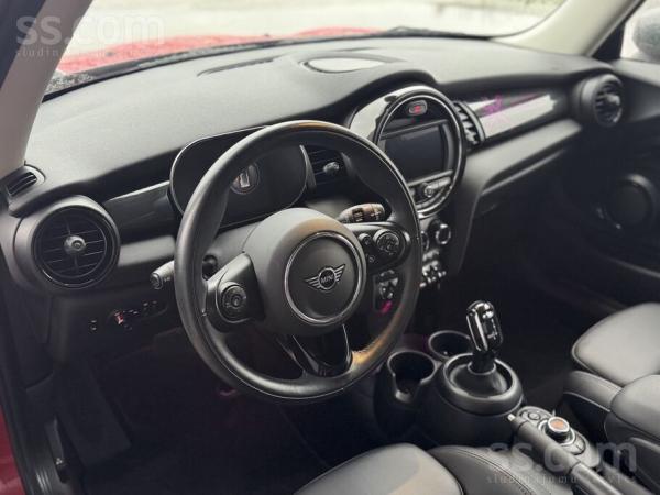 Red MINI Cooper 2021 in Riga, with an engine capacity of 1.50 L and mileage of 39 thousand km for 18500 €, photo 7 on AUTOMOTO.COM.LV