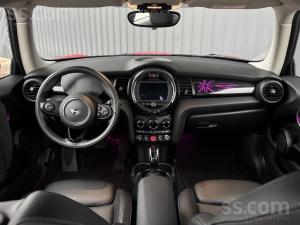 Red MINI Cooper 2021 in Riga, with an engine capacity of 1.50 L and mileage of 39 thousand km for 18500 €, photo 9 on AUTOMOTO.COM.LV