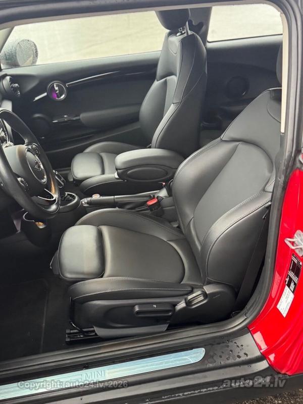Red MINI Cooper 2021 in Riga, with an engine capacity of 1.50 L and mileage of 39 thousand km for 18500 €, photo 5 on AUTOMOTO.COM.LV