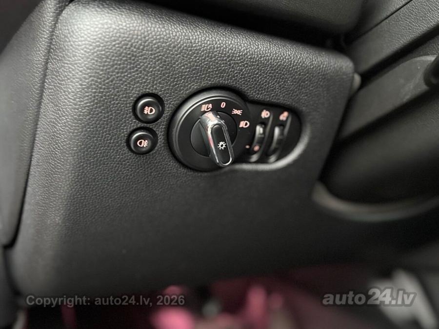 Red MINI Cooper 2021 in Riga, with an engine capacity of 1.50 L and mileage of 39 thousand km for 18500 €, photo 14 on AUTOMOTO.COM.LV