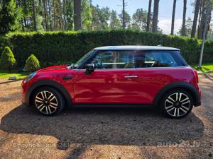 Sarkans MINI Cooper 2023 Tallina, ar dzinēja tilpumu 1.50 L un nobraukumu 26 tūkst. km par 19900 €, foto  vietnē AUTOMOTO.COM.LV