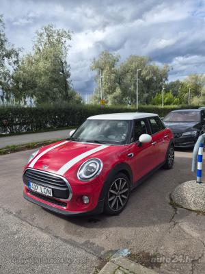 Sarkans MINI Cooper 2019 Tallina, ar dzinēja tilpumu 1.50 L un nobraukumu 93 tūkst. km par 18500 €, foto  vietnē AUTOMOTO.COM.LV