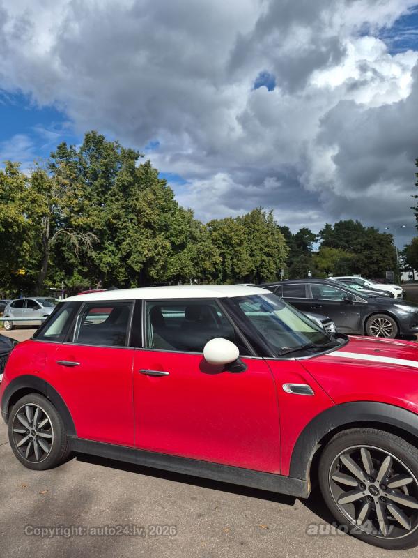 Red MINI Cooper 2019 in Tallinn, with an engine capacity of 1.50 L and mileage of 93 thousand km for 18500 €, photo 4 on AUTOMOTO.COM.LV