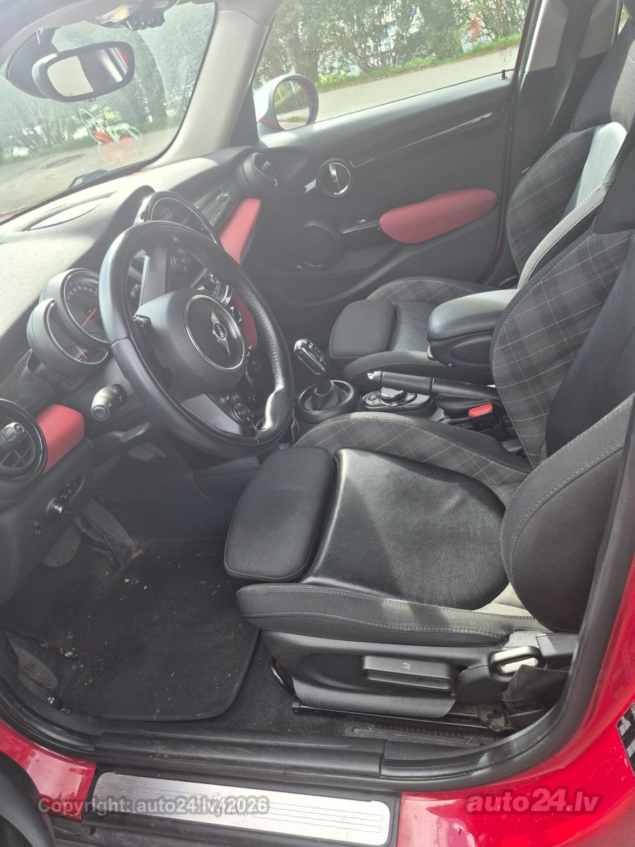 Sarkans MINI Cooper 2019 Tallina, ar dzinēja tilpumu 1.50 L un nobraukumu 93 tūkst. km par 18500 €, foto 9 vietnē AUTOMOTO.COM.LV