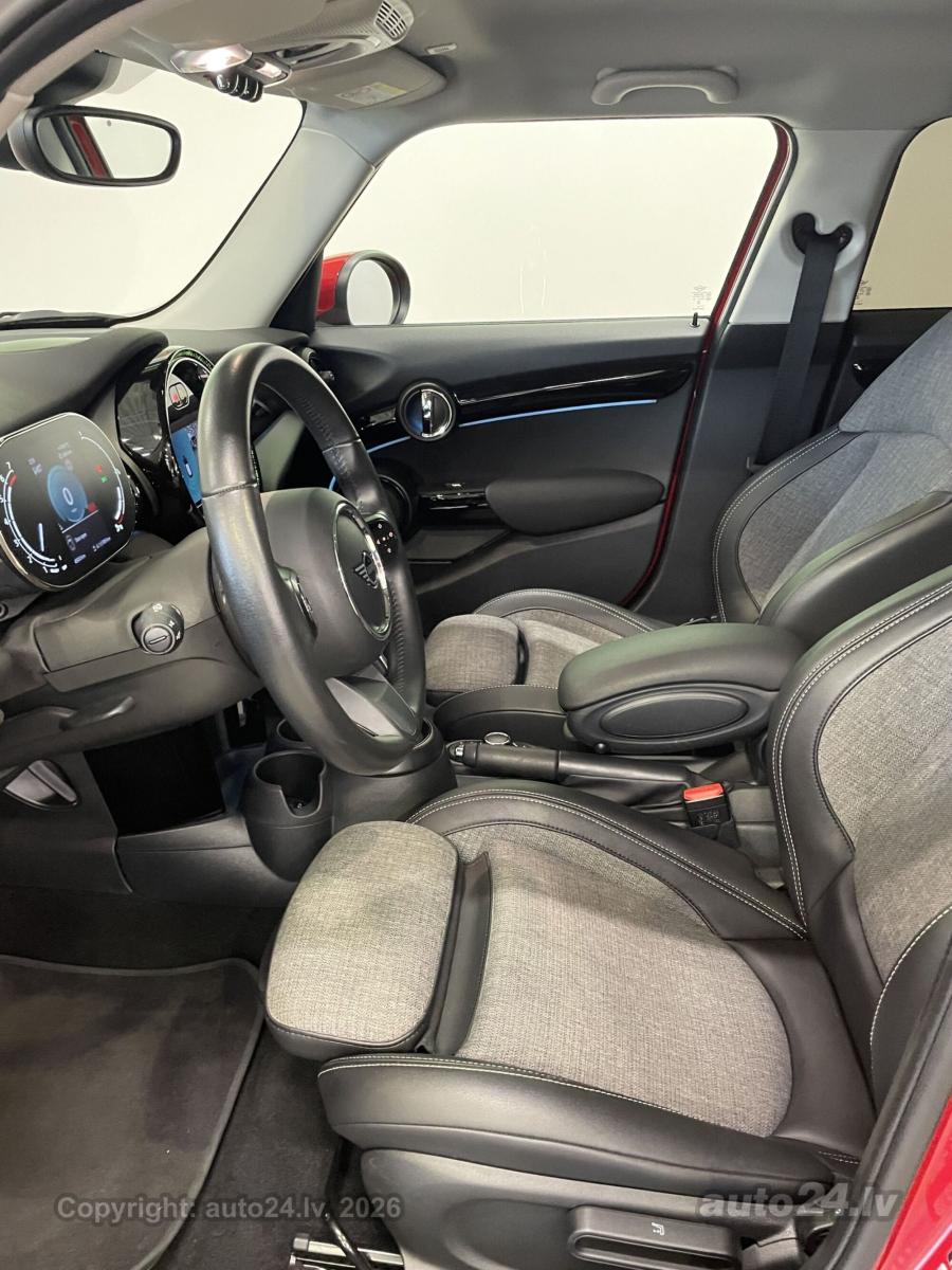 Red MINI Cooper 2023 in Tallinn, with an engine capacity of 1.50 L and mileage of 35 thousand km for 23990 €, photo 7 on AUTOMOTO.COM.LV
