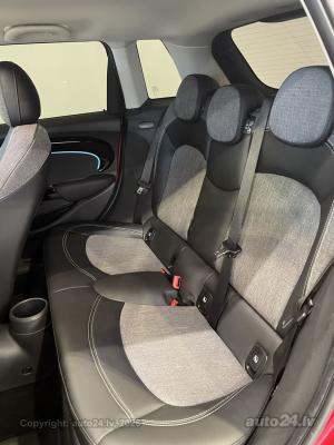 Red MINI Cooper 2023 in Tallinn, with an engine capacity of 1.50 L and mileage of 35 thousand km for 23990 €, photo 9 on AUTOMOTO.COM.LV