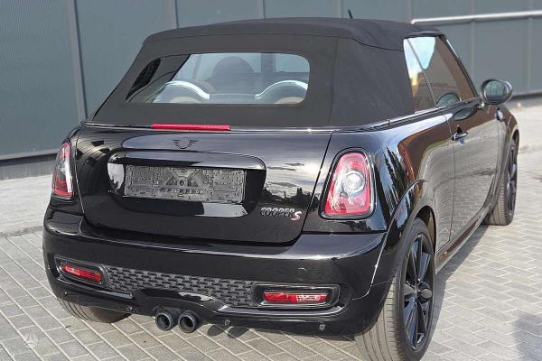 Black MINI cooper-s 2013 in Siauliai, with an engine capacity of 1.60 L and mileage of 255 thousand km for 5250 €, photo 7 on AUTOMOTO.COM.LV