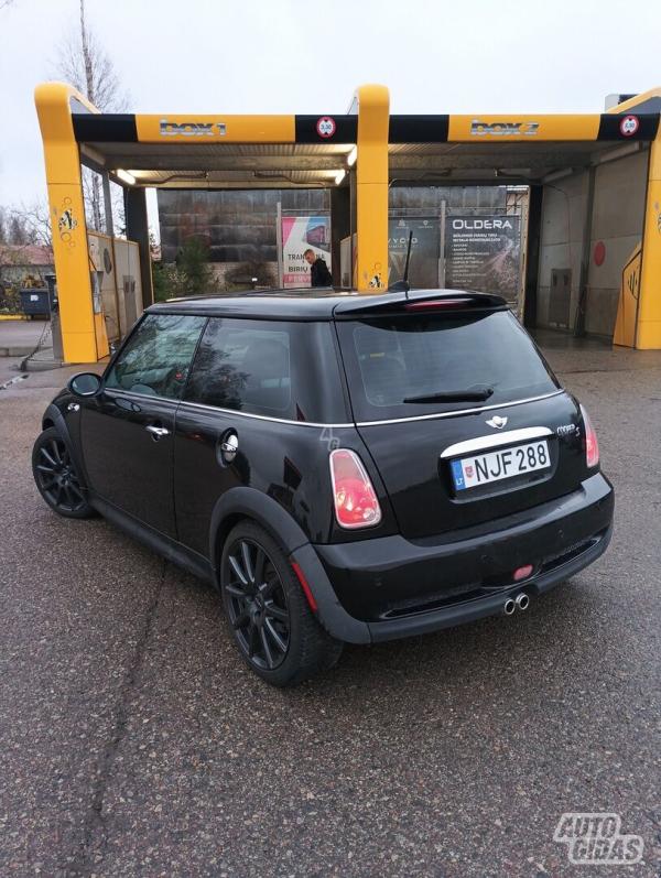 Melns MINI cooper-s 2005 Šakiai, ar dzinēja tilpumu 1.60 L un nobraukumu 165 tūkst. km par 3000 €, foto 4 vietnē AUTOMOTO.COM.LV