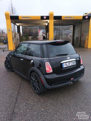 Melns MINI cooper-s 2005 Šakiai, ar dzinēja tilpumu 1.60 L un nobraukumu 165 tūkst. km par 3000 €, foto 4 vietnē AUTOMOTO.COM.LV