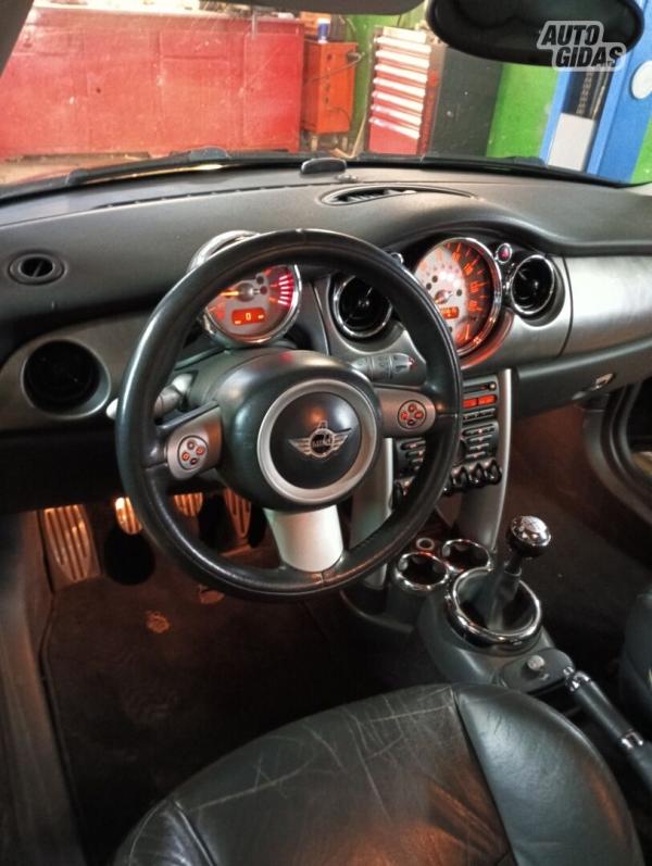 Melns MINI cooper-s 2005 Šakiai, ar dzinēja tilpumu 1.60 L un nobraukumu 165 tūkst. km par 3000 €, foto 10 vietnē AUTOMOTO.COM.LV