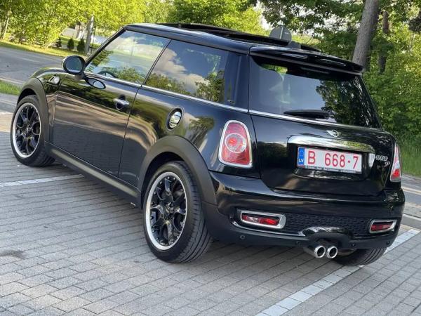 Melns MINI cooper-s 2011 Jūrmala, ar dzinēja tilpumu 2.00 L un nobraukumu 279 tūkst. km par 5350 €, foto 2 vietnē AUTOMOTO.COM.LV