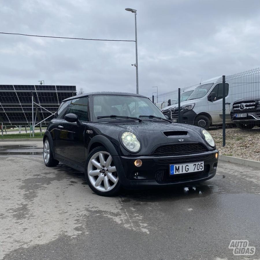 Black MINI cooper-s 2003 in Kaunas, with an engine capacity of 1.60 L and mileage of 250 thousand km for 3000 €, photo 1 on AUTOMOTO.COM.LV
