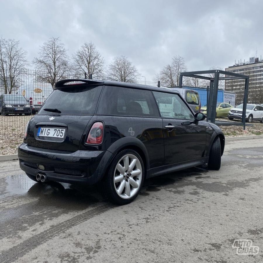 Black MINI cooper-s 2003 in Kaunas, with an engine capacity of 1.60 L and mileage of 250 thousand km for 3000 €, photo 5 on AUTOMOTO.COM.LV