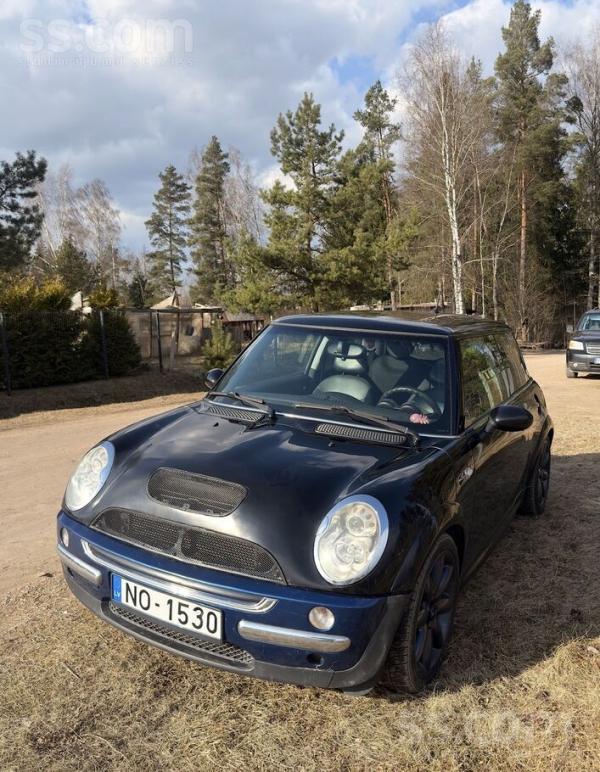Black MINI cooper-s 2005 in Riga, with an engine capacity of 1.60 L and mileage of 272 thousand km for 1900 €, photo 4 on AUTOMOTO.COM.LV