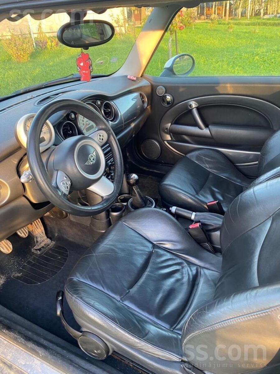 Black MINI cooper-s 2006 in Dobele, with an engine capacity of 1.60 L and mileage of 210 thousand km for 1999 €, photo 5 on AUTOMOTO.COM.LV