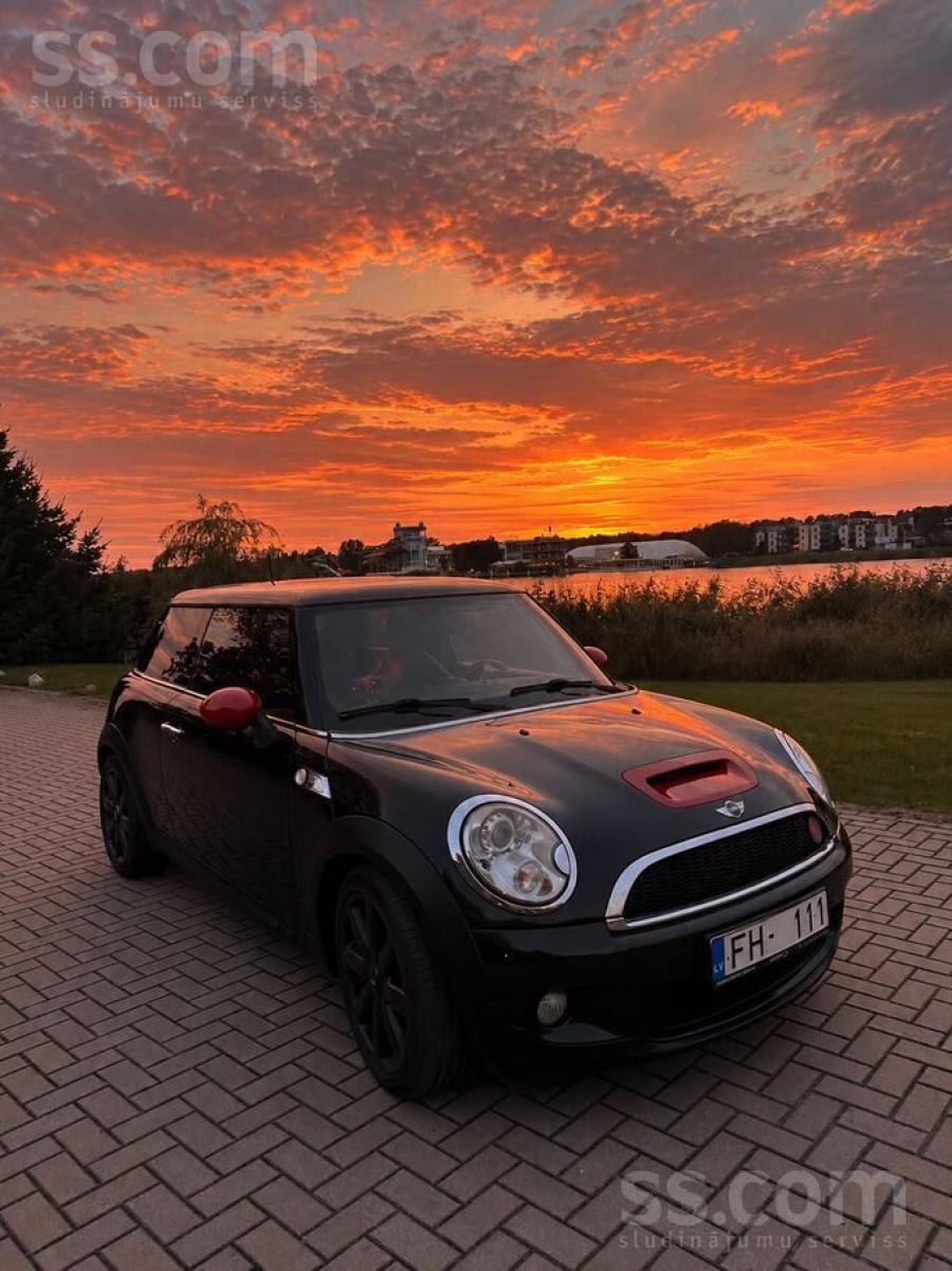 Black MINI cooper-s 2007 in Riga, with an engine capacity of 1.60 L and mileage of 176 thousand km for 5100 €, photo 1 on AUTOMOTO.COM.LV