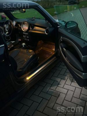Black MINI cooper-s 2007 in Riga, with an engine capacity of 1.60 L and mileage of 176 thousand km for 5100 €, photo 8 on AUTOMOTO.COM.LV