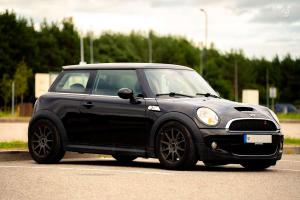 Melns MINI cooper-s 2009 Viļņa, ar dzinēja tilpumu 1.60 L un nobraukumu 253 tūkst. km par 3000 €, foto 4 vietnē AUTOMOTO.COM.LV