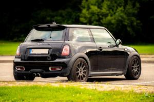 Melns MINI cooper-s 2009 Viļņa, ar dzinēja tilpumu 1.60 L un nobraukumu 253 tūkst. km par 3000 €, foto 5 vietnē AUTOMOTO.COM.LV