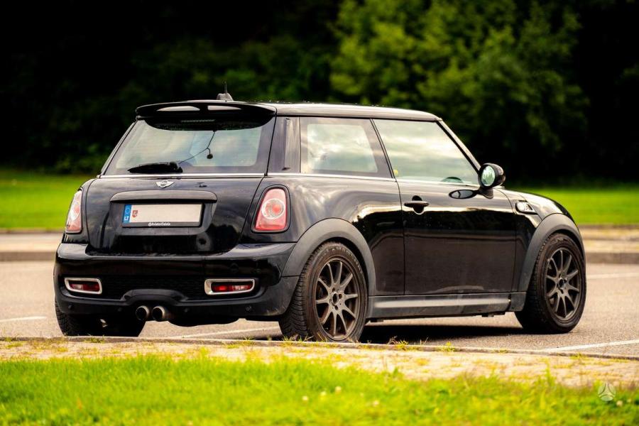 Melns MINI cooper-s 2009 Viļņa, ar dzinēja tilpumu 1.60 L un nobraukumu 253 tūkst. km par 3000 €, foto 5 vietnē AUTOMOTO.COM.LV