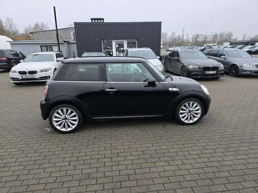 Melns MINI cooper-s 2010 Marijampole, ar dzinēja tilpumu 1.60 L un nobraukumu 145 tūkst. km par 2999 €, foto 7 vietnē AUTOMOTO.COM.LV