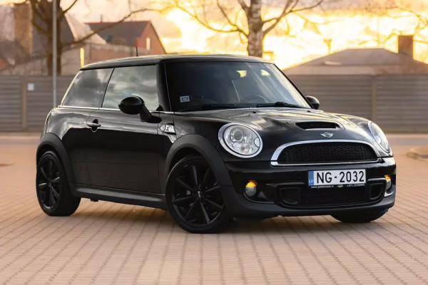 Melns MINI cooper-s 2010 Jelgava, ar dzinēja tilpumu 1.60 L un nobraukumu 198 tūkst. km par 7900 €, foto 2 vietnē AUTOMOTO.COM.LV