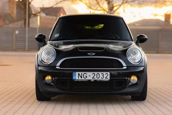 Melns MINI cooper-s 2010 Jelgava, ar dzinēja tilpumu 1.60 L un nobraukumu 198 tūkst. km par 7900 €, foto 3 vietnē AUTOMOTO.COM.LV