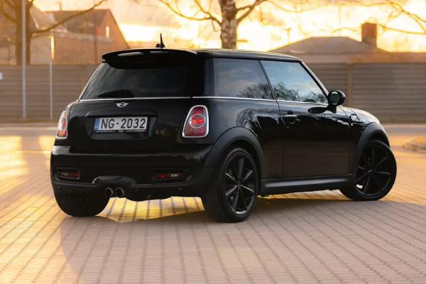 Melns MINI cooper-s 2010 Jelgava, ar dzinēja tilpumu 1.60 L un nobraukumu 198 tūkst. km par 7900 €, foto 5 vietnē AUTOMOTO.COM.LV