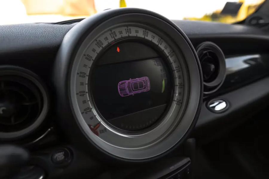 Black MINI cooper-s 2010 in Jelgava, with an engine capacity of 1.60 L and mileage of 198 thousand km for 7900 €, photo 10 on AUTOMOTO.COM.LV